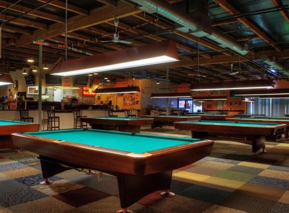 Cold Beers and Easy-Going Match at Billiard Club in Bucharest